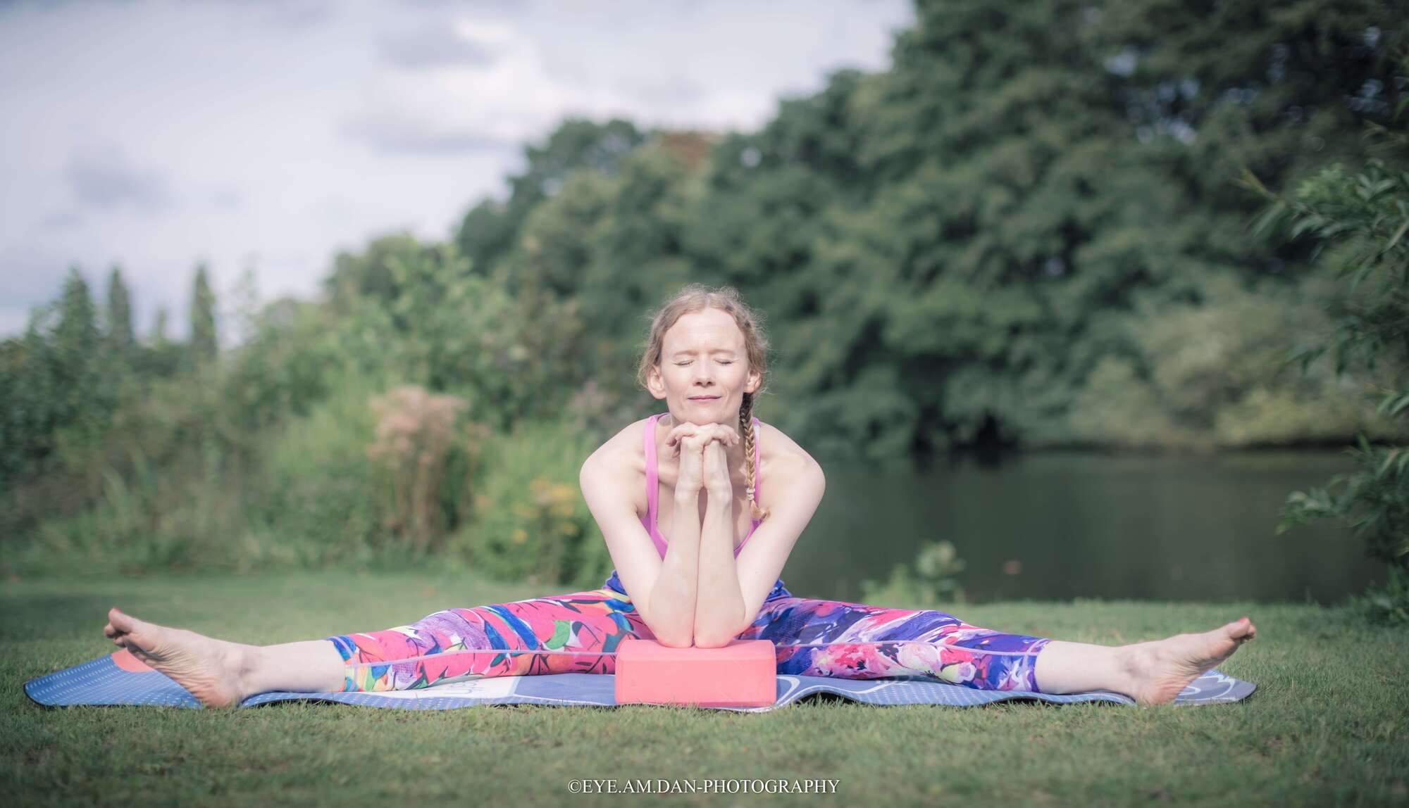 Book your free yin yoga class with Laura McDonald🧘‍♀️🌈🧘‍♂️